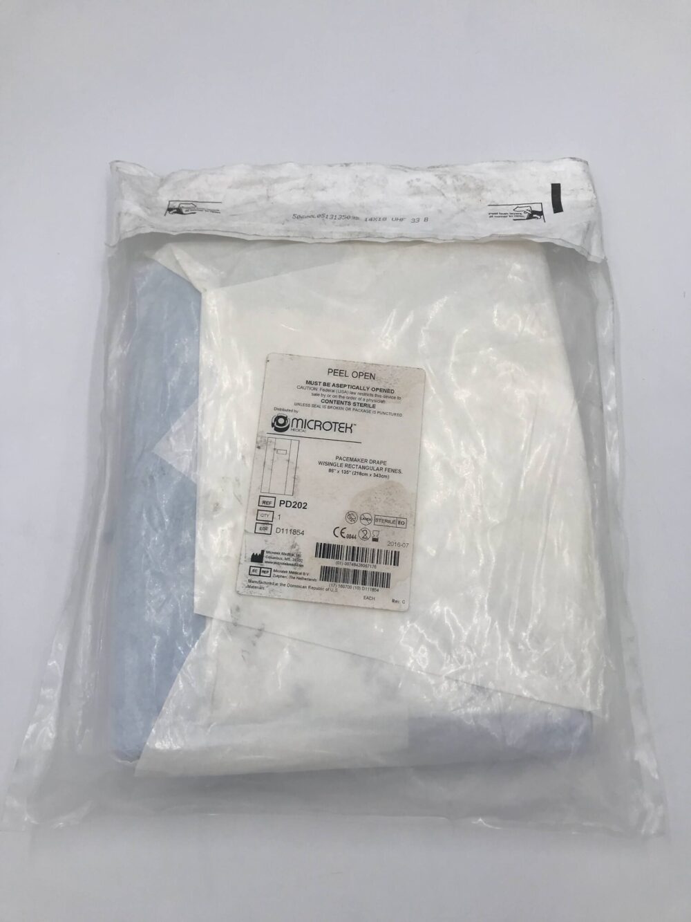 Pacemaker Drape w/single Rectangular Fenes 86″ x 135″ – GB TECH USA