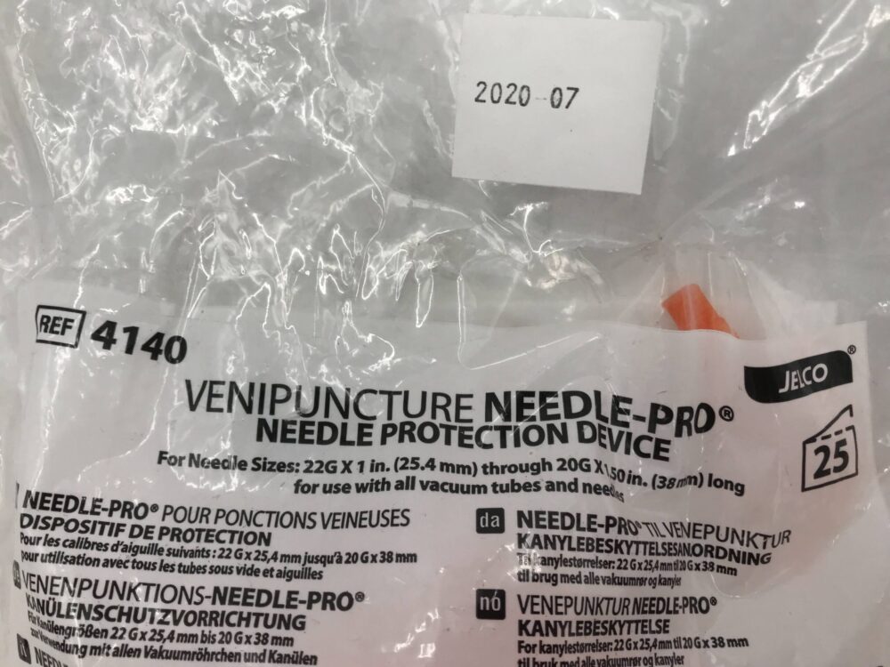 Smiths Medical 4140 Jelco Venipuncture Needle-Pro Needle Protection ...