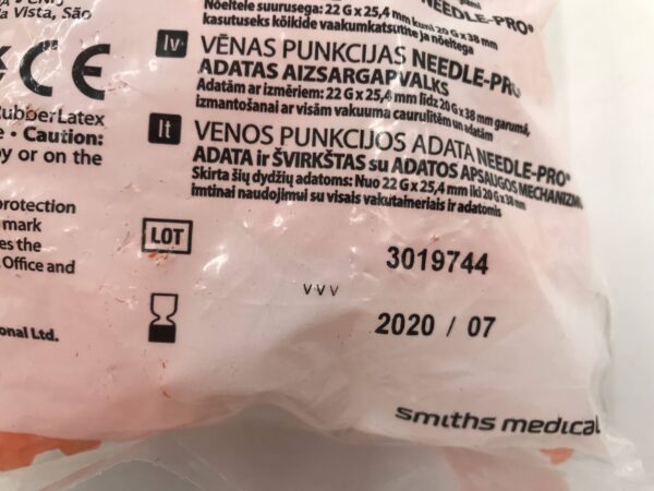 Smiths Medical 4140 Jelco Venipuncture Needle-Pro Needle Protection ...