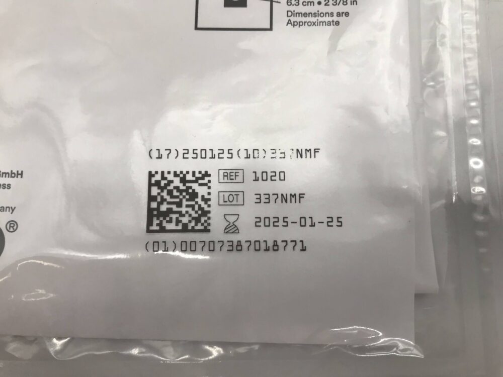 3M 1020 Steri-Drape Small Drape with Adhesive Aperture 40cm x 40cm ...